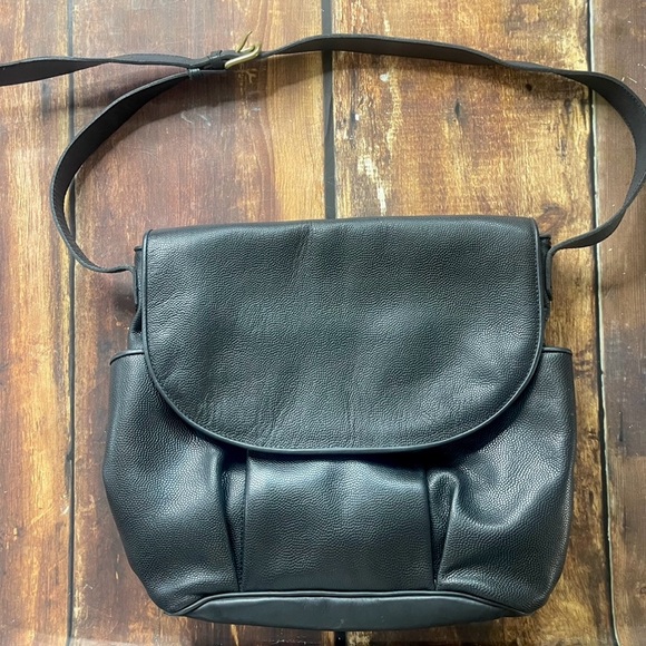 Levenger | Bags | Levenger Leather Messenger Bag | Poshmark
